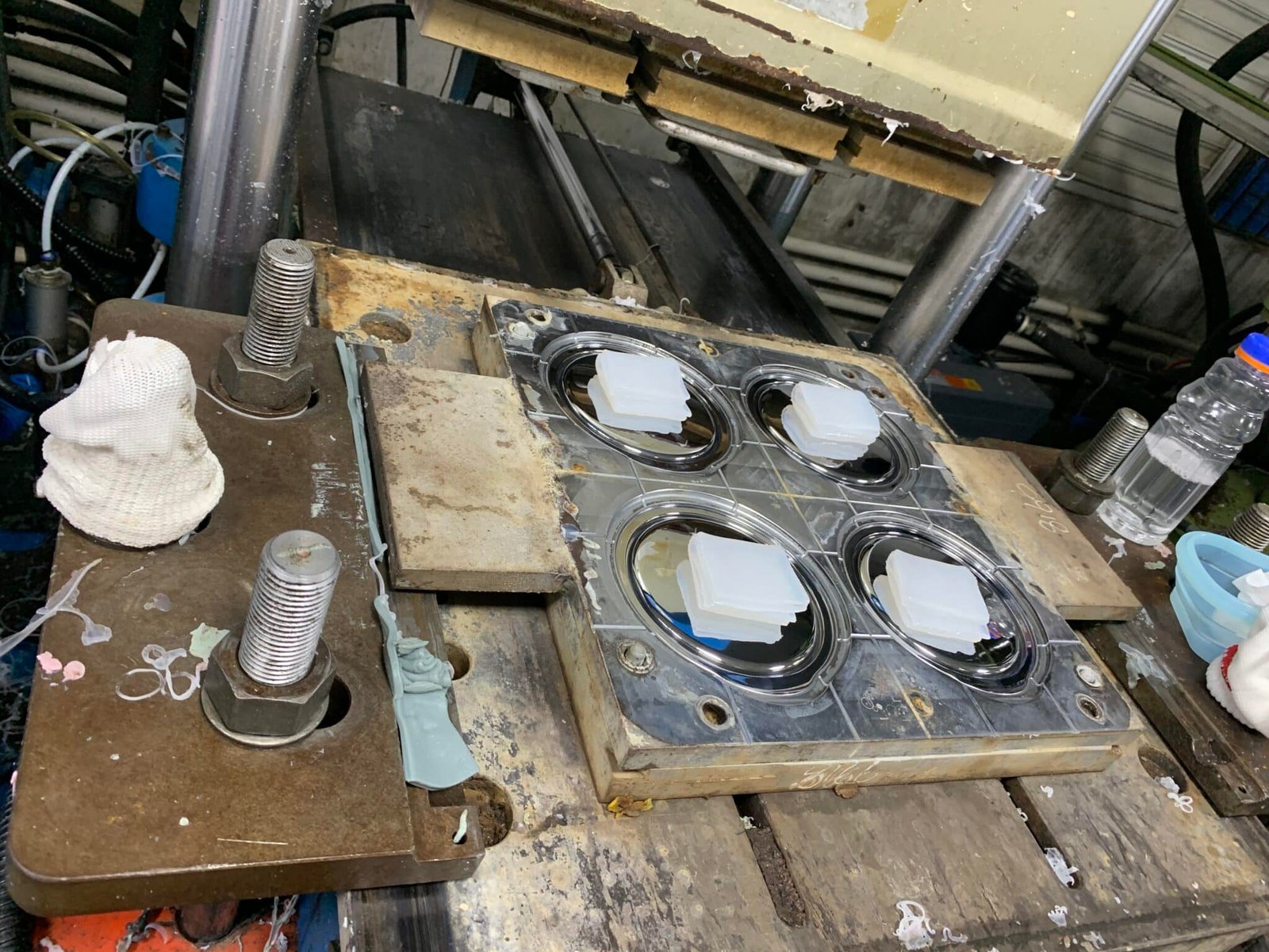 液状シリコーンゴム、LSR VS 混合シリコーンゴム（HTV） - ZSR