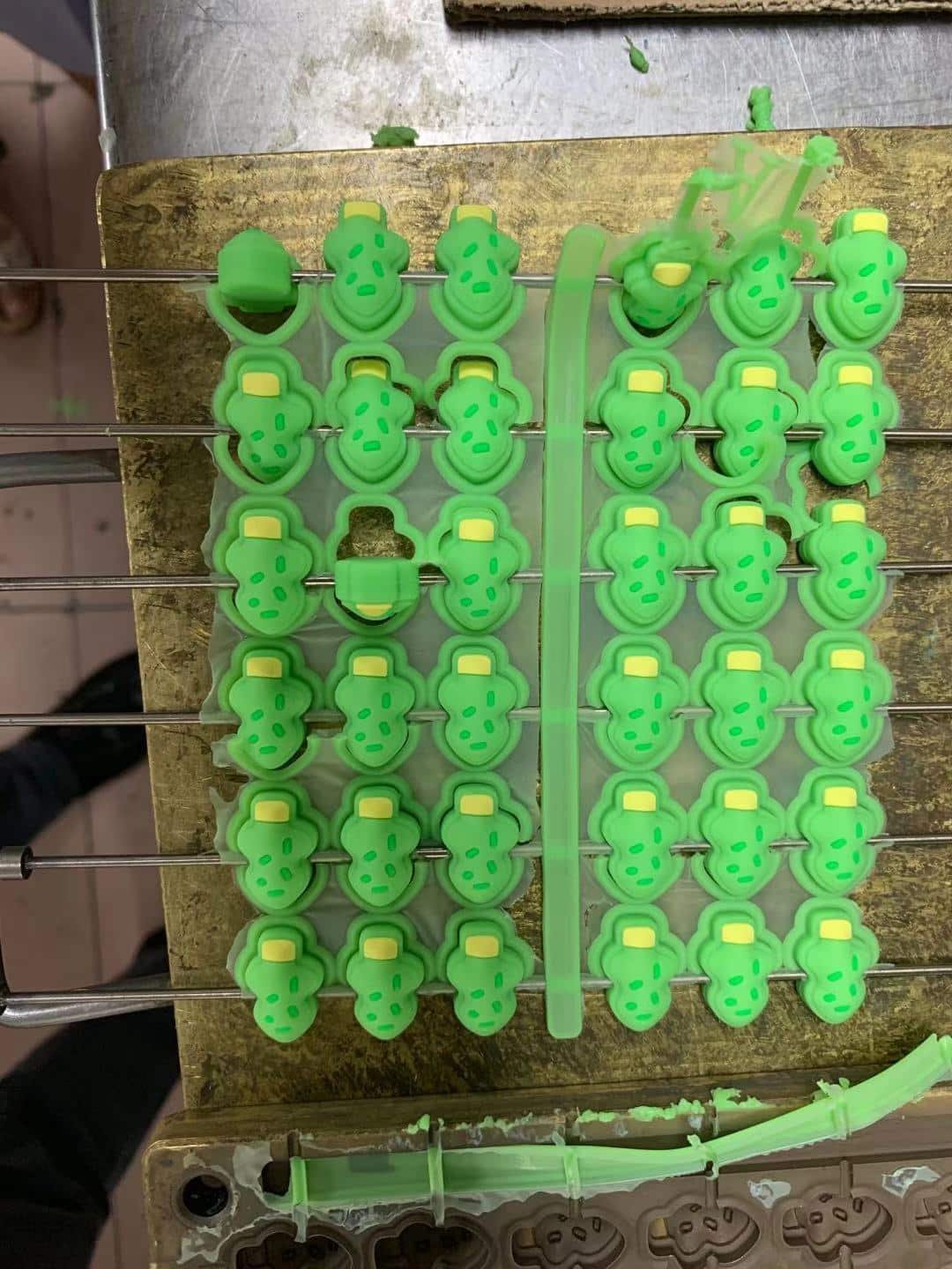 Multi-Color Dripping Molding - ZSR