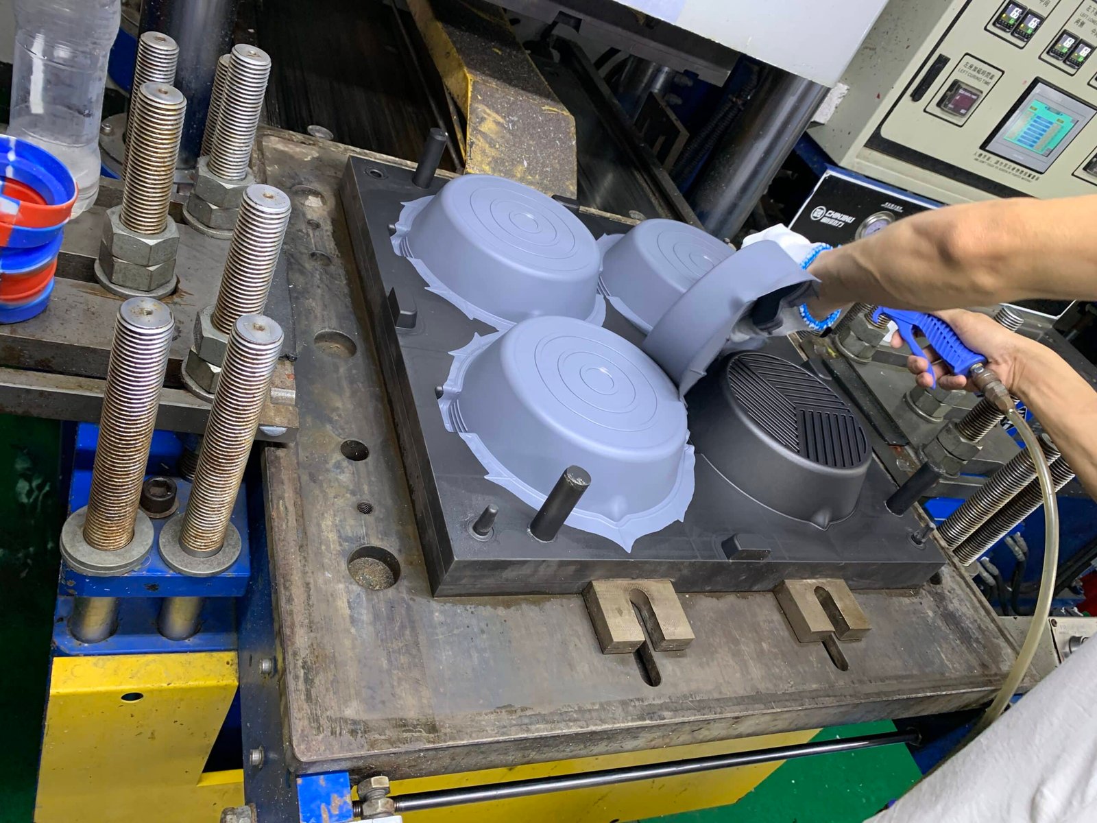 Silicone Compression Molding - Z.S.R.